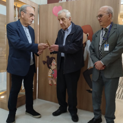 Médico doa réplica de estetoscópio para o MUHM